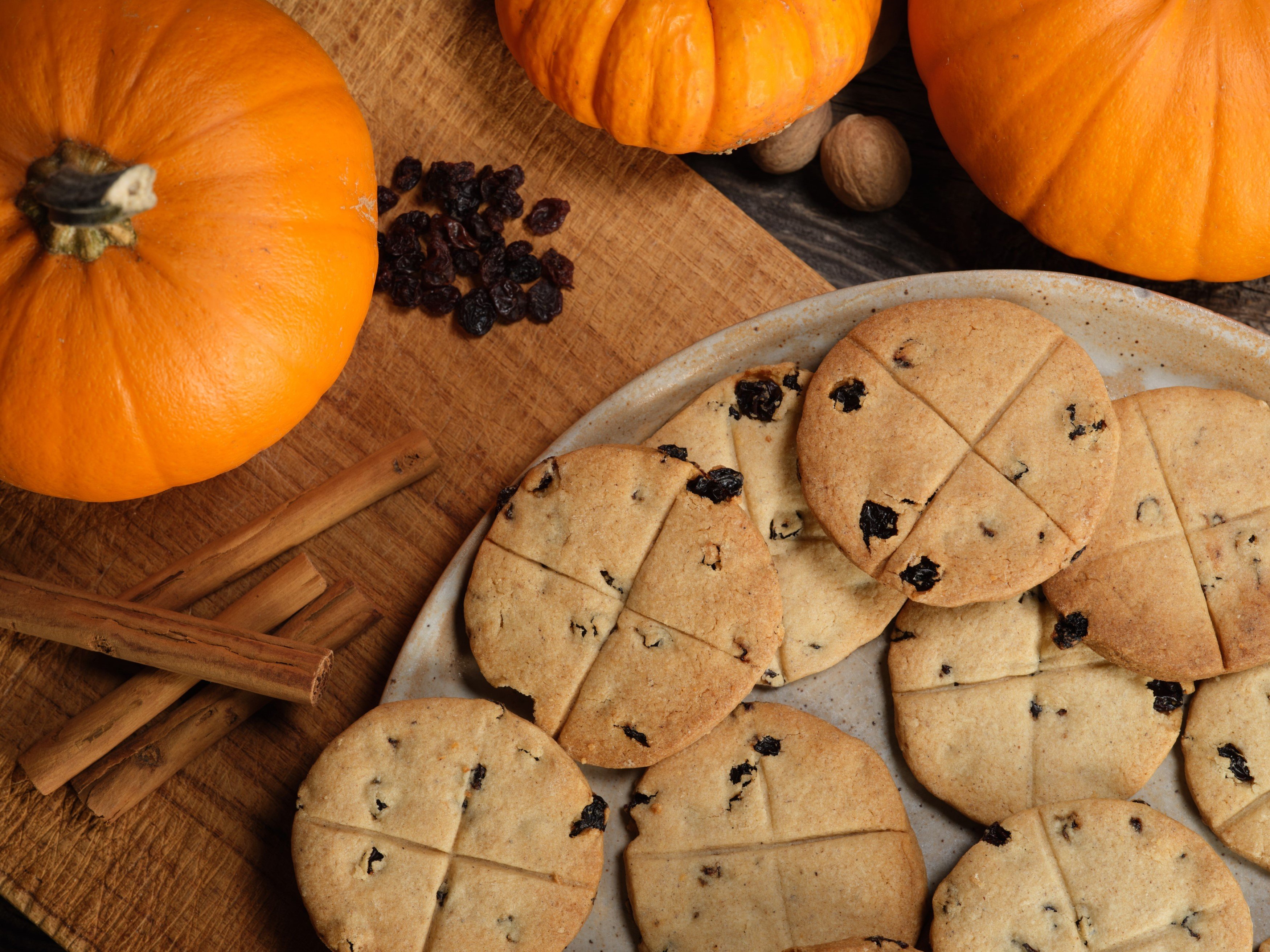What are soul cakes and what's their link with Halloween? | English ...