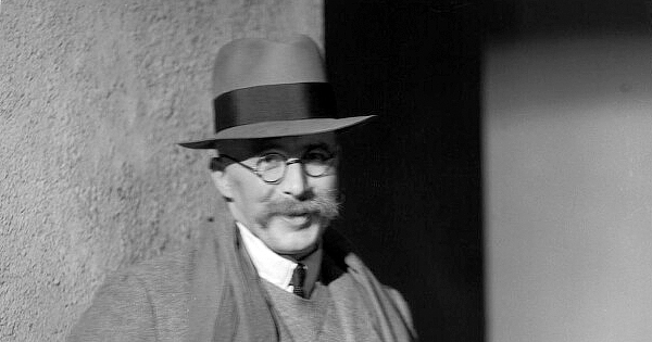 Arthur Ransome | Children’s Author | Blue Plaques | English Heritage ...