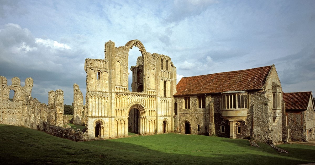 Castle Acre: Castle Acre Priory | English Heritage